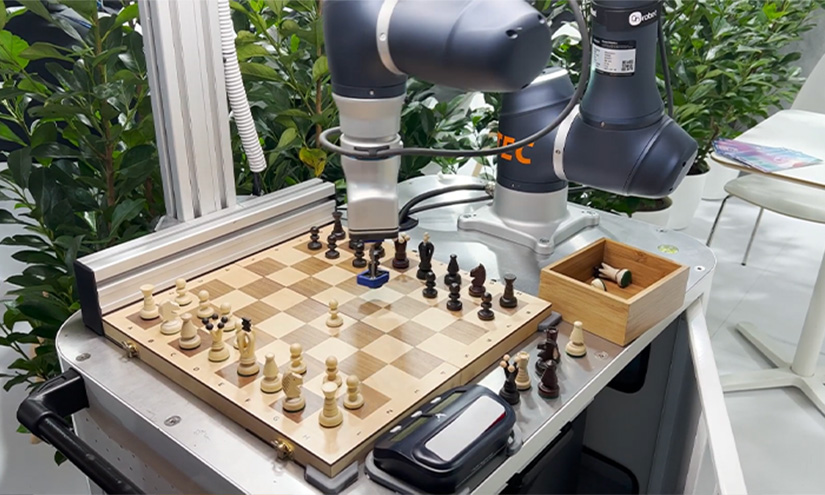Electronica 2022: GrabMax's Chess Playing Robot